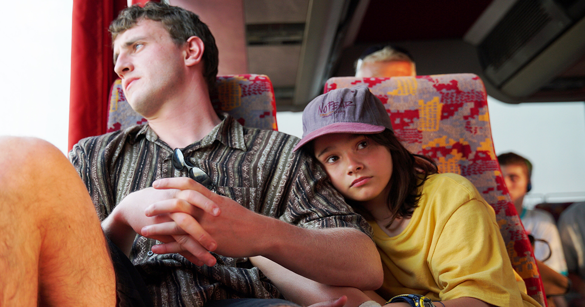 【解説】映画『aftersun／アフターサン』11歳の夏、空に消えた笑い声の行方｜CINEMORE（シネモア）