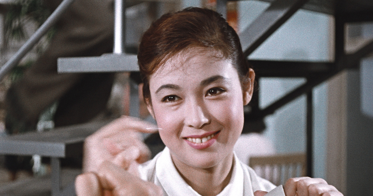 【解説】映画『青空娘』若尾文子が体現するスピードと反転の跳躍力｜CINEMORE（シネモア）