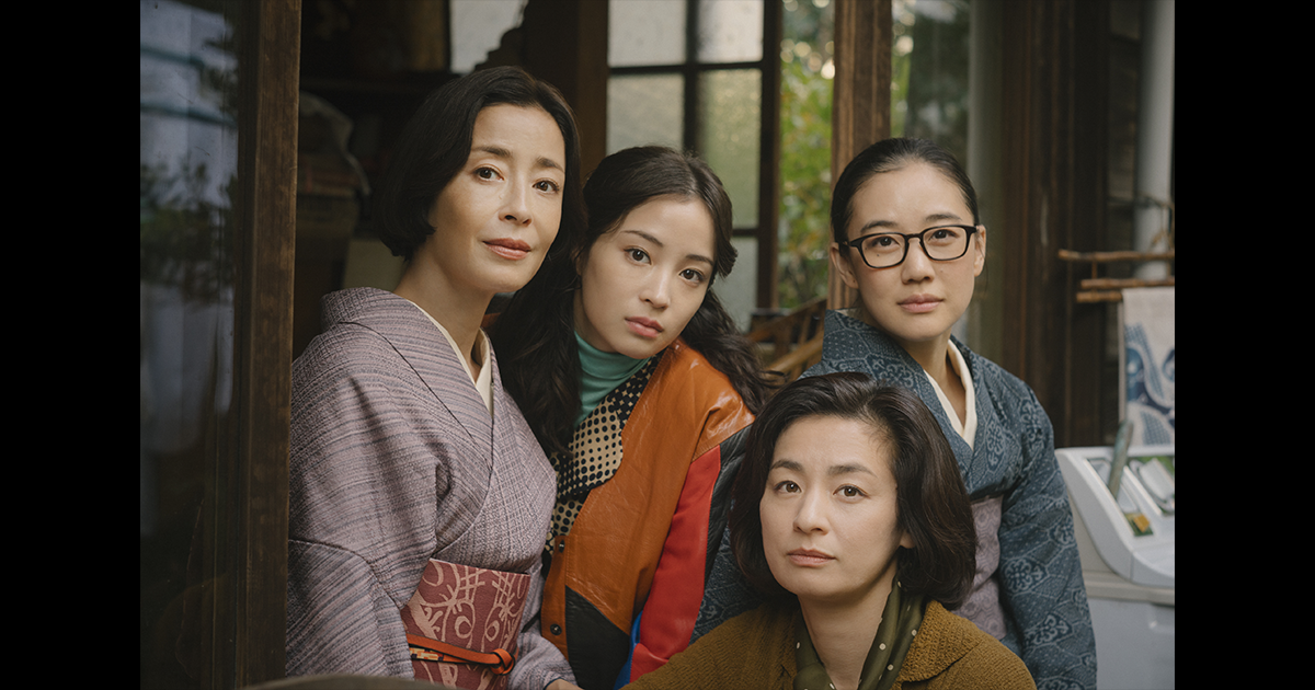 【解説】映画『阿修羅のごとく』家族の呪いを笑って吹き飛ばす、四姉妹の有為転変ホームドラマ｜CINEMORE（シネモア）